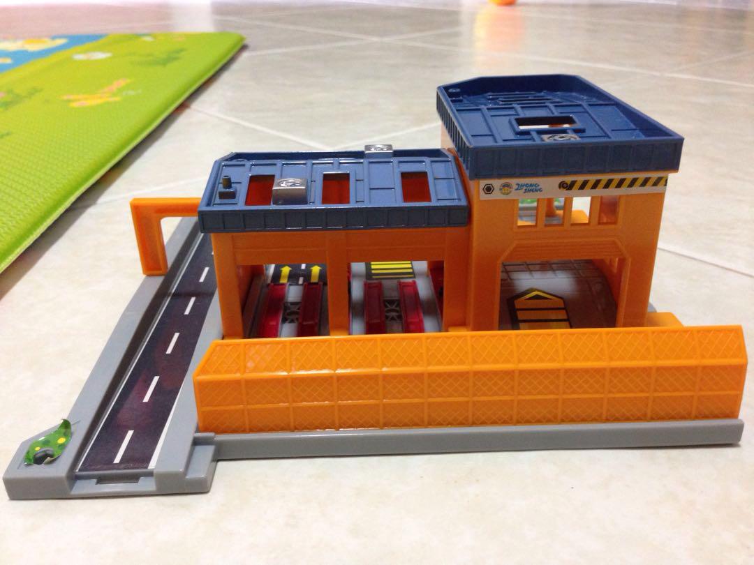 Racing Car Garage- Speed Shop, Hobbies & Toys, Toys & Games on Carousell