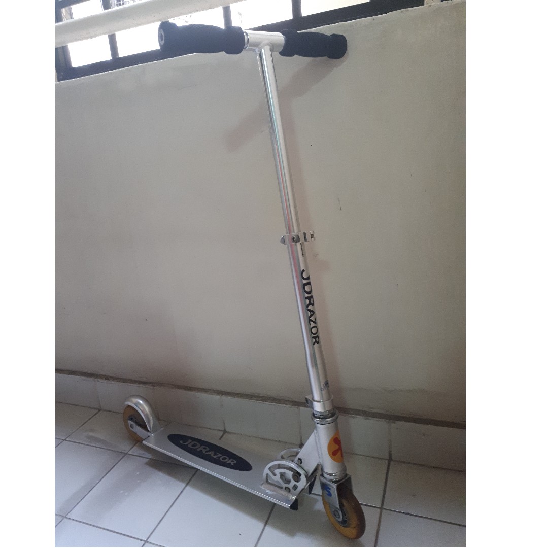 JD Razor scooter, Everything Else on Carousell