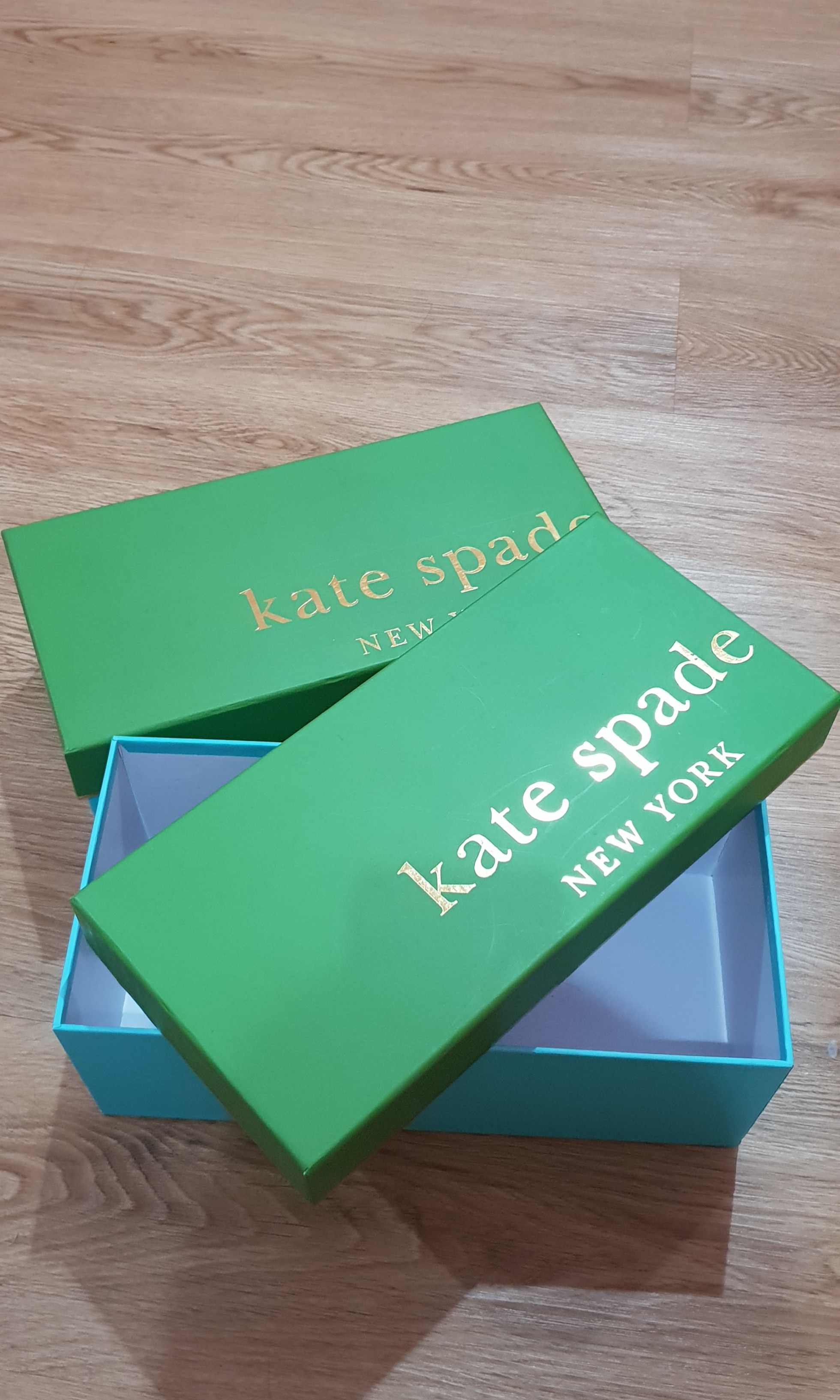 Kate spade shoes box. Ori, Serba Serbi, Others di Carousell