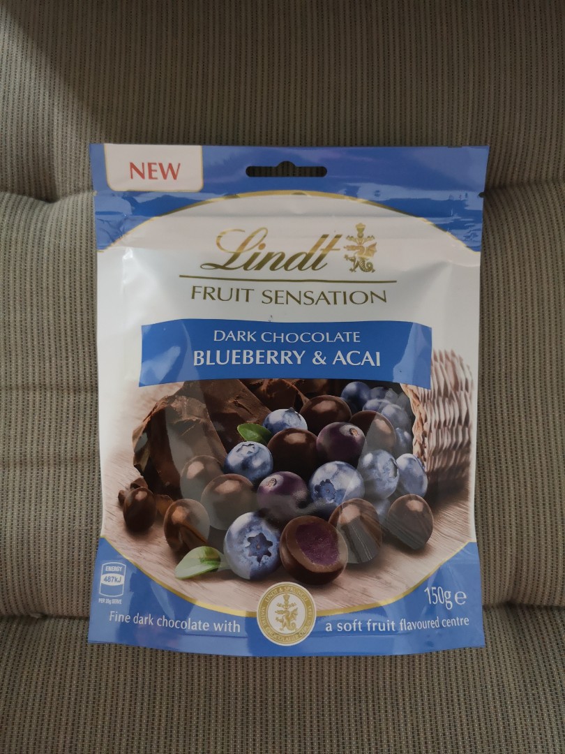 Lindt Fruit Sensation Dark Chocolate Blueberry and Acai, Food & Drinks ...