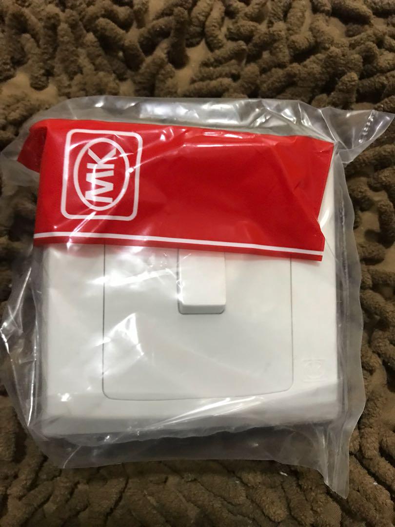 MK 1 gang 1 way switch, TV & Home Appliances, Electrical, Adaptors ...