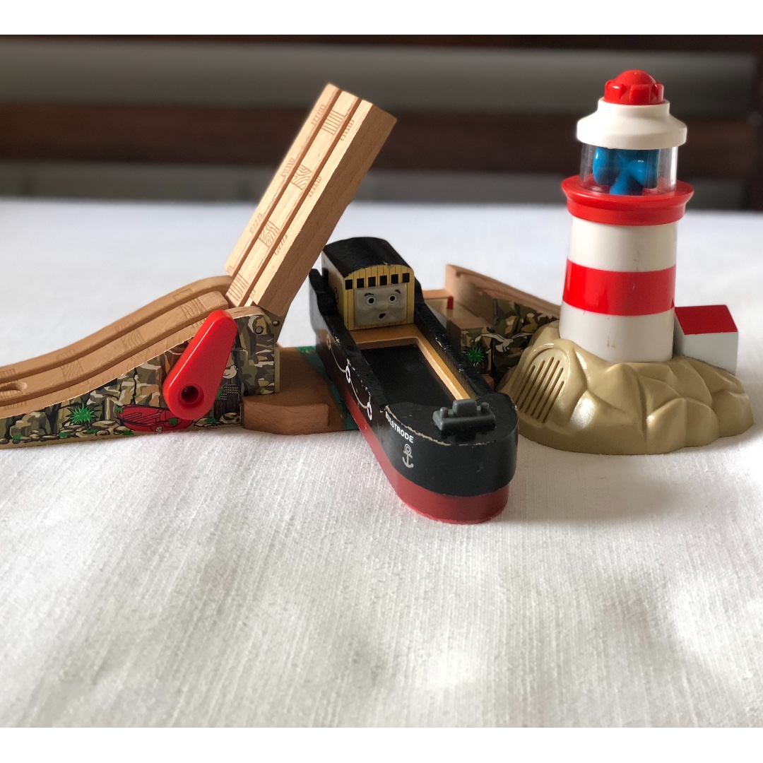 Thomas and Friends Wooden Railway Lighthouse Bridge with Bulstrode ...