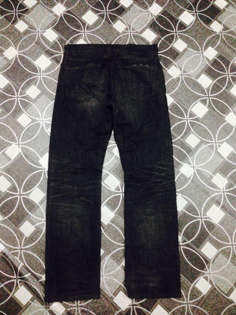 Uniqlo Jeans S002 black saiz 30/31 L43, Men's Fashion, Bottoms, Jeans on Carousell