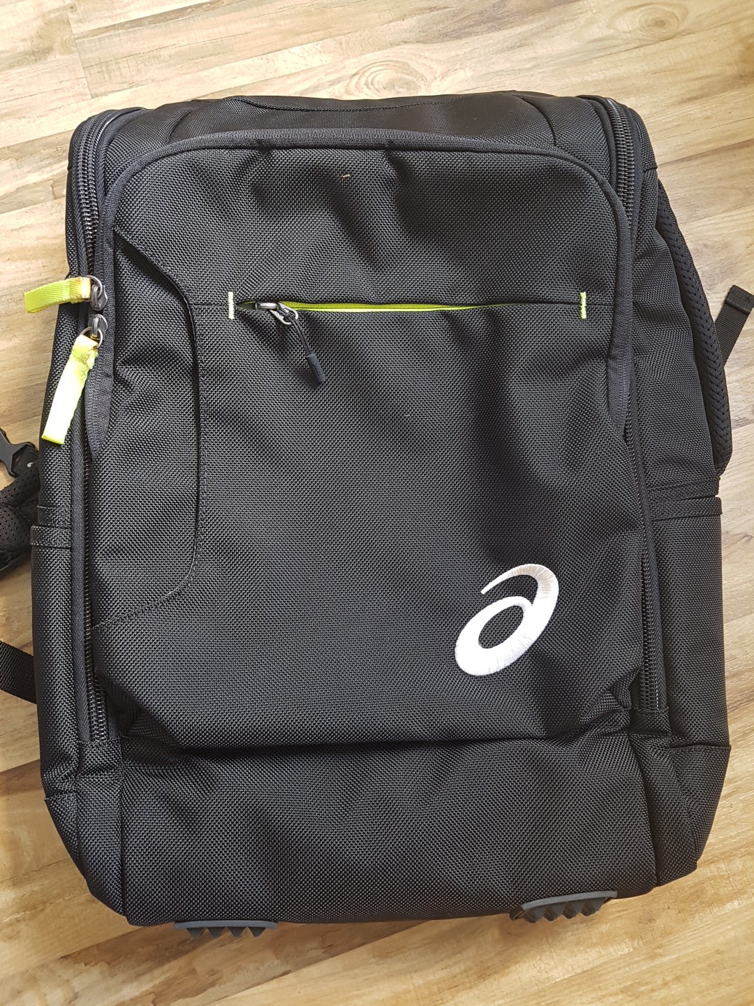 ASICS laptop backpack, Men's Fashion, Bags, Backpacks on Carousell