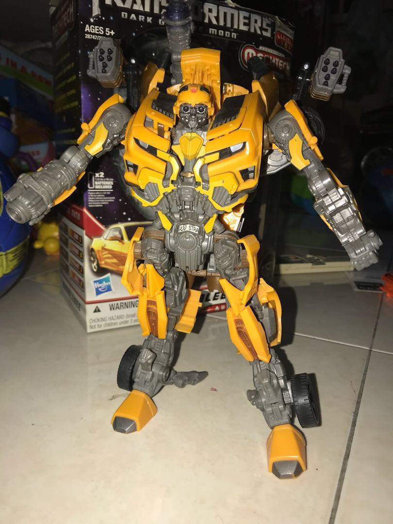 Bumblebee DOTM Mechtech 10inch, Toys & Games, Bricks & Figurines on ...