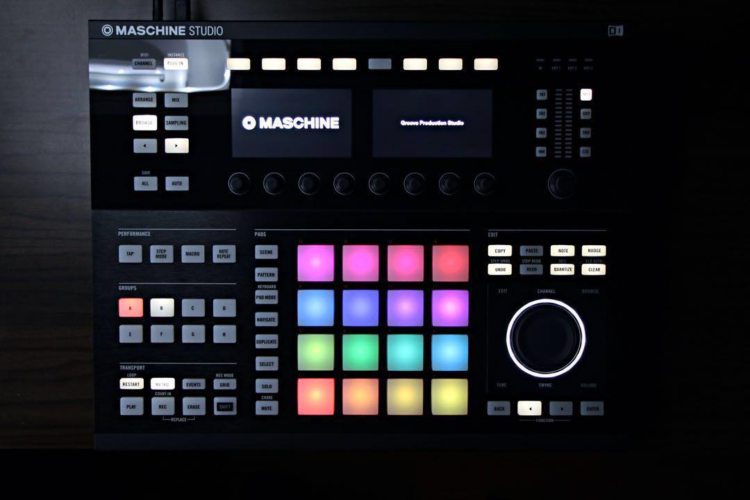 Native Instruments Maschine Studio, Hobbies & Toys, Music & Media ...