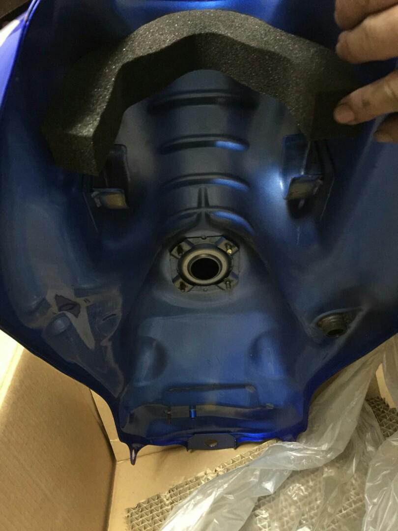 Honda CB400 V Tec fuel tank, Motorcycles, Motorcycle Accessories on ...