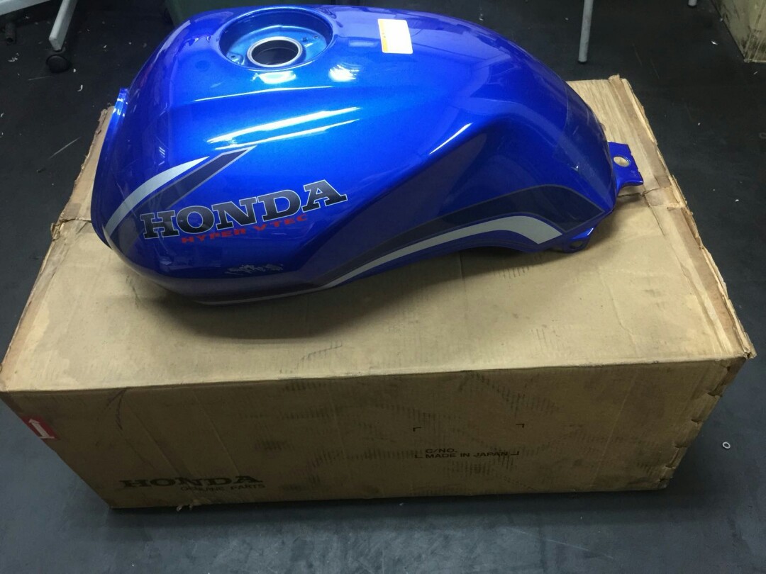 Honda CB400 V Tec fuel tank, Motorcycles, Motorcycle Accessories on ...