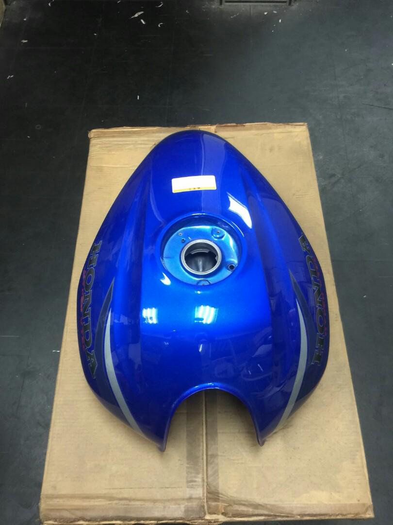 Honda CB400 V Tec fuel tank, Motorcycles, Motorcycle Accessories on ...