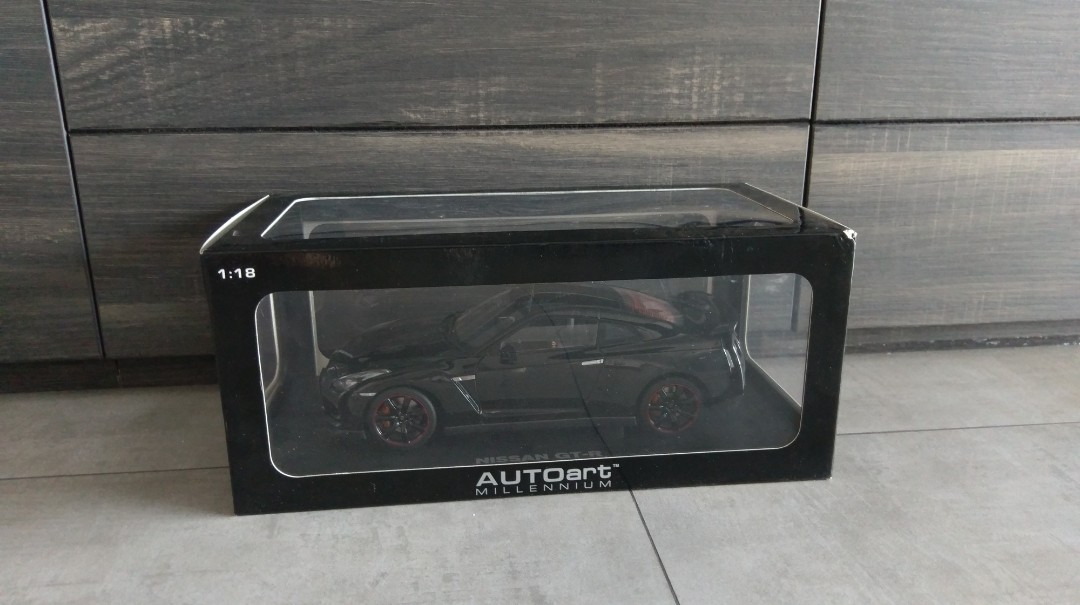 *Reserved* 1/18 Autoart Nissan R35 GT-R With Custom Gloss Black & Red ...