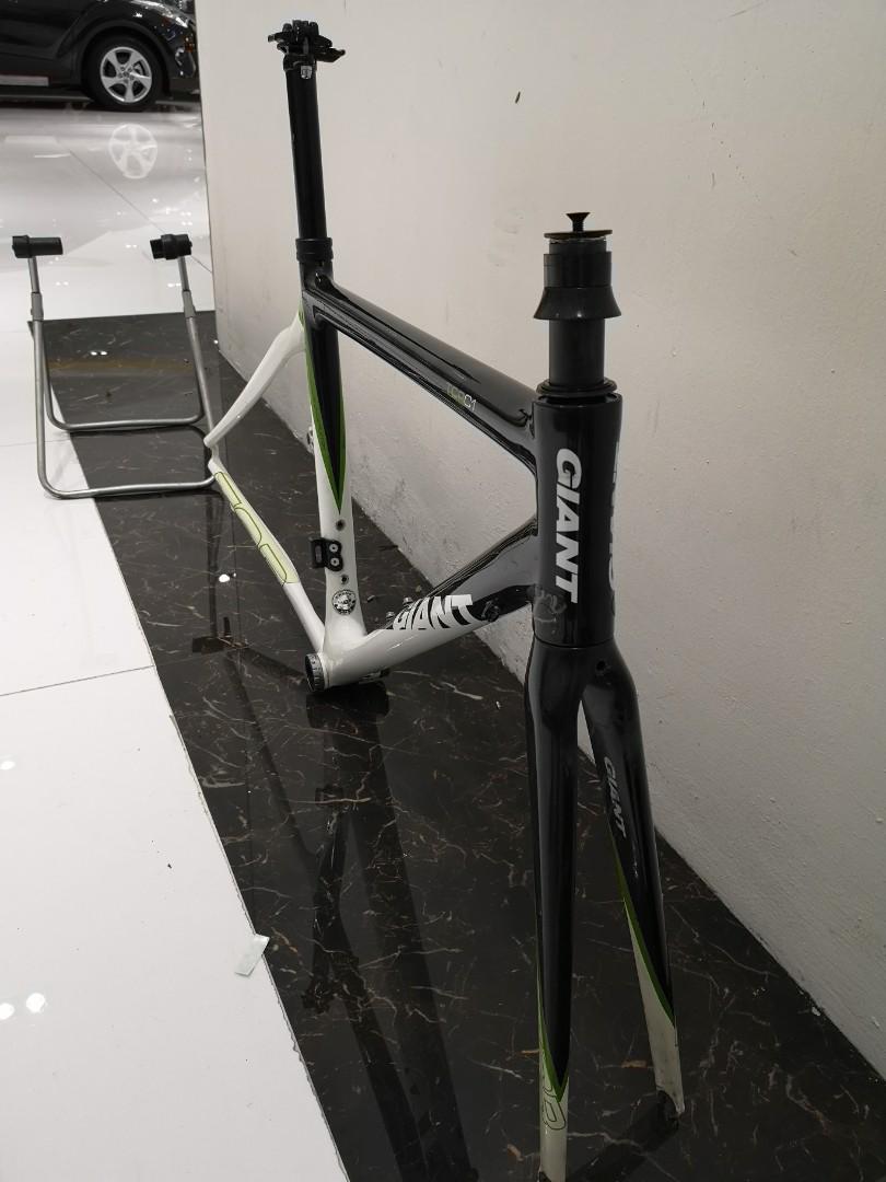 Giant TCR C1 full carbon road bike frame, Sports Equipment, Bicycles ...
