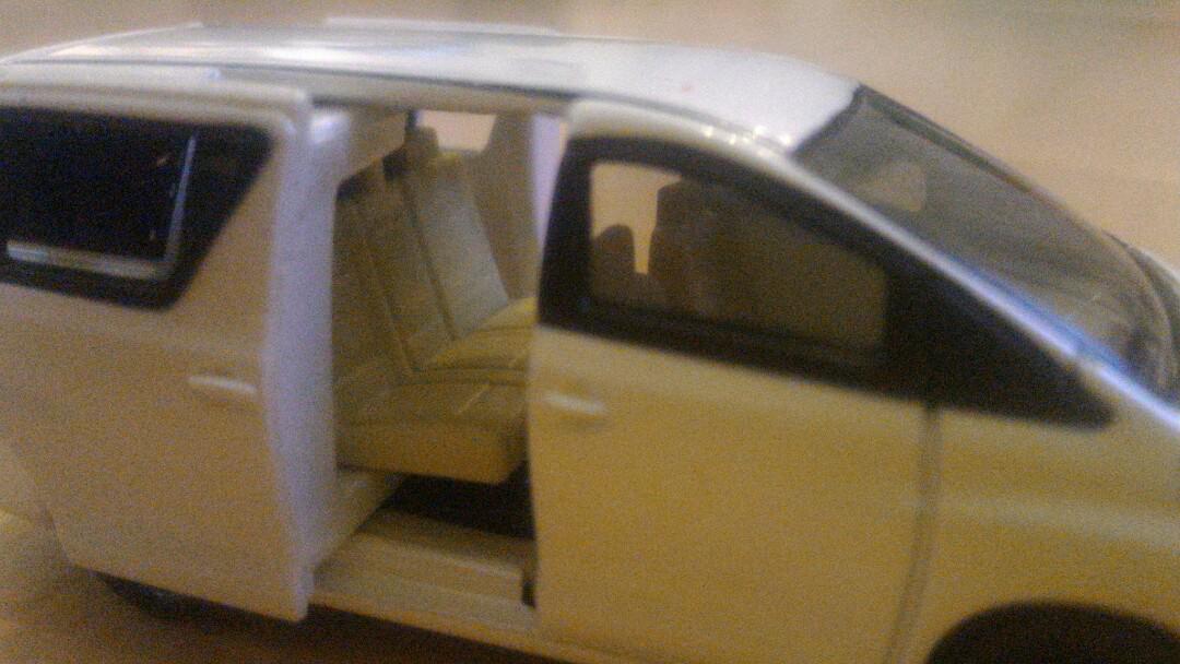 Tomica Toyota ALPHARD 2009, Toys & Collectibles, Mainan di Carousell