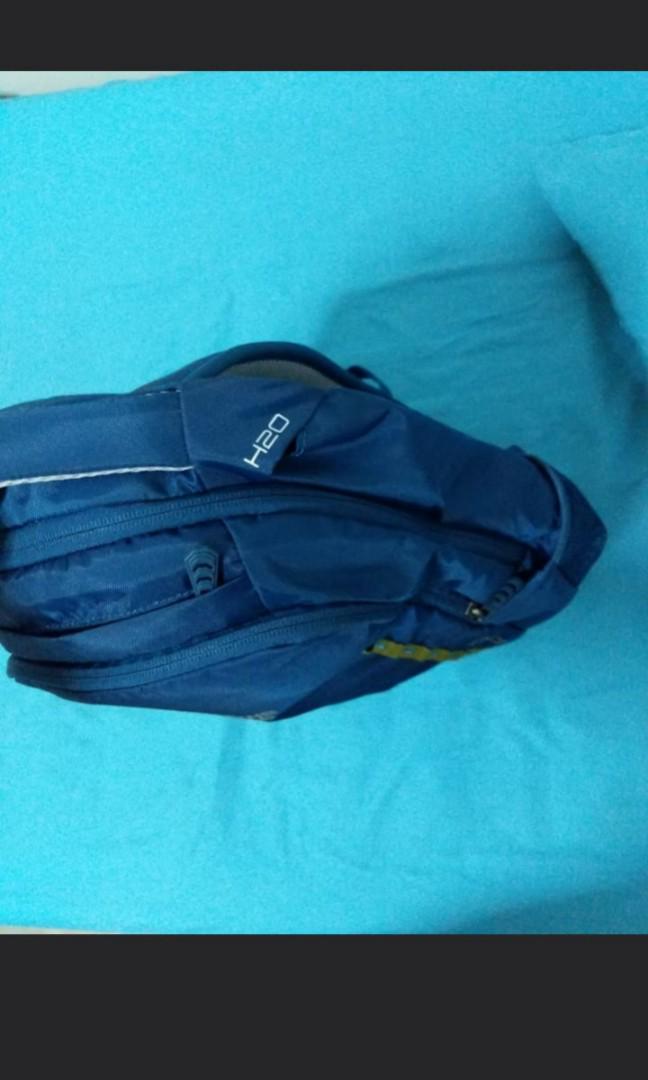 Lowe alpine vector 25 bag, Luxury, Bags & Wallets on Carousell