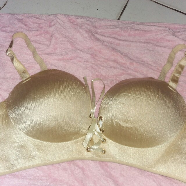 BH UNIK LUCU, Fesyen Wanita, Pakaian Wanita di Carousell