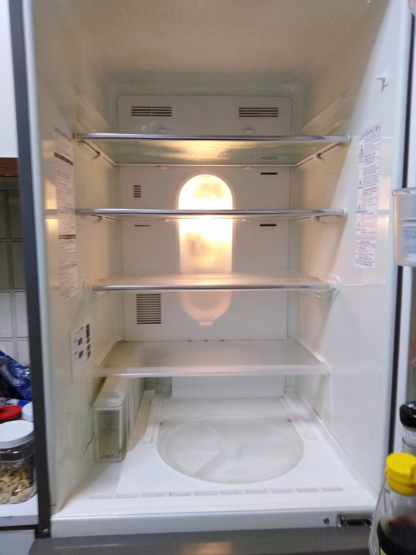 Refrigerator--Made in Japan, three compartments 雪櫃 — 日本製造，三個冷室, 家庭電器 ...