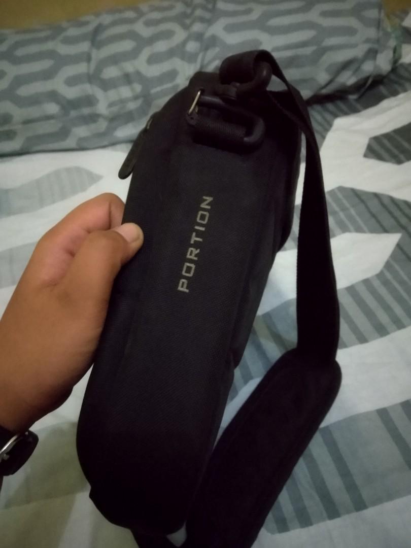 Bodypack bag, Fesyen Pria, Tas & Dompet di Carousell