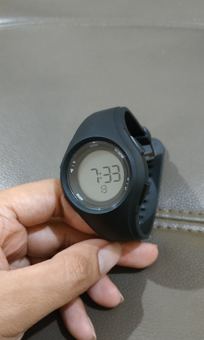 Decathlon Geonaute watch, Fesyen Pria, Jam Tangan di Carousell