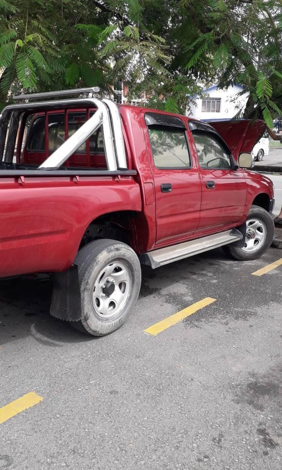 Toyota hilux SR LN166 2.8 MANUAL THN 2001, Cars, Cars for Sale on Carousell