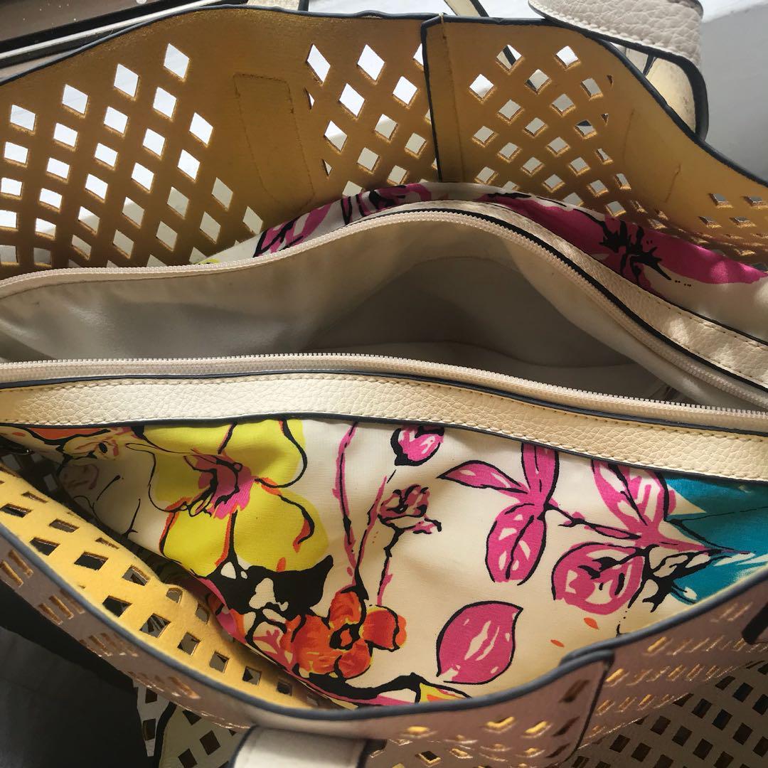 Aldo White Tote (Floral Compartment), Women's Fashion, Bags & Wallets ...