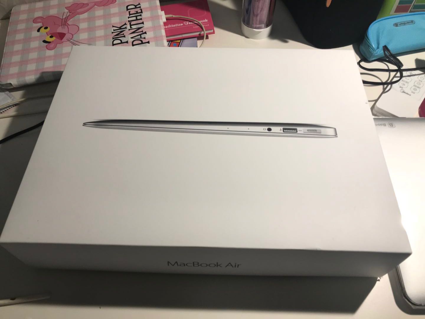 MacBook Air box, Computers & Tech, Laptops & Notebooks on Carousell