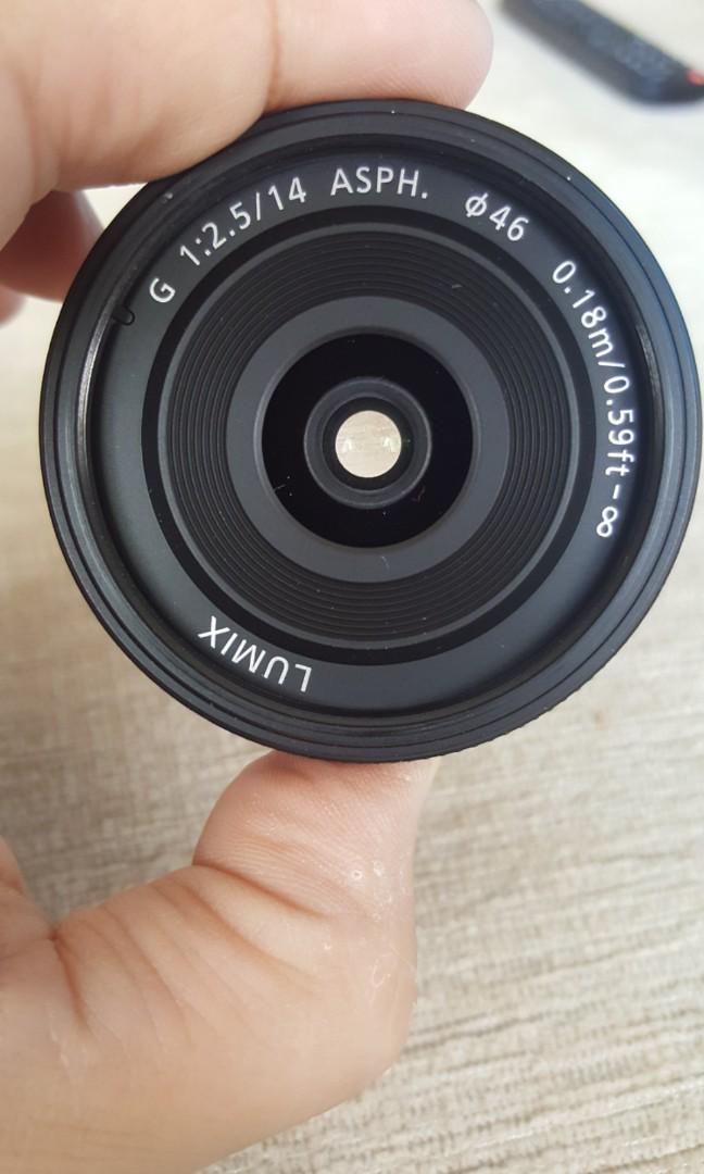 Panasonic Lumix 14mm f2.5 prime pancake lens (not olympus 12mm ...