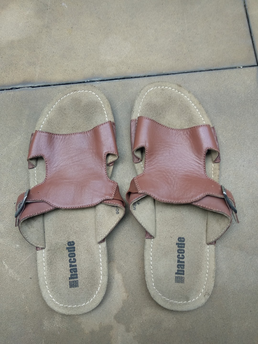 Sale sendal Merk Barcode, Fesyen Pria, Sepatu di Carousell