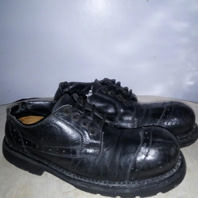 Sepatu underground, Fesyen Pria, Sepatu di Carousell