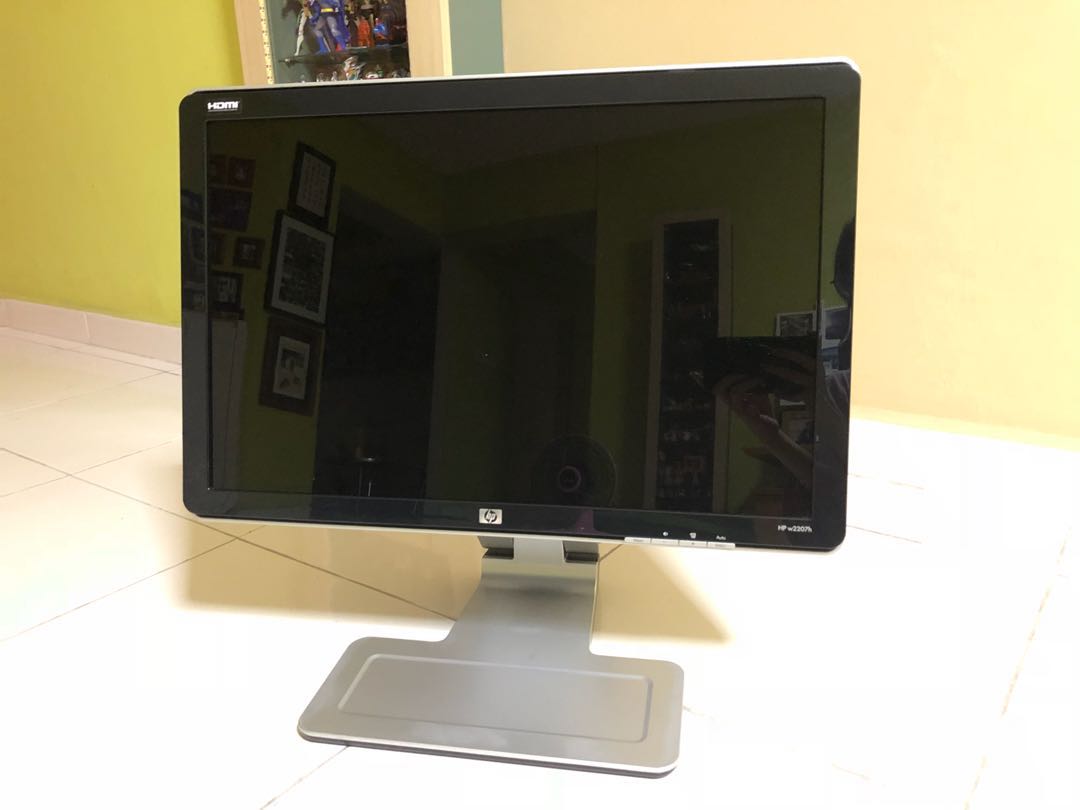 HP w2207h, Computers & Tech, Desktops on Carousell