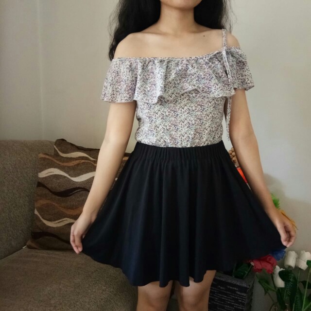 Sabrina top, Fesyen Wanita, Pakaian Wanita, Atasan di Carousell