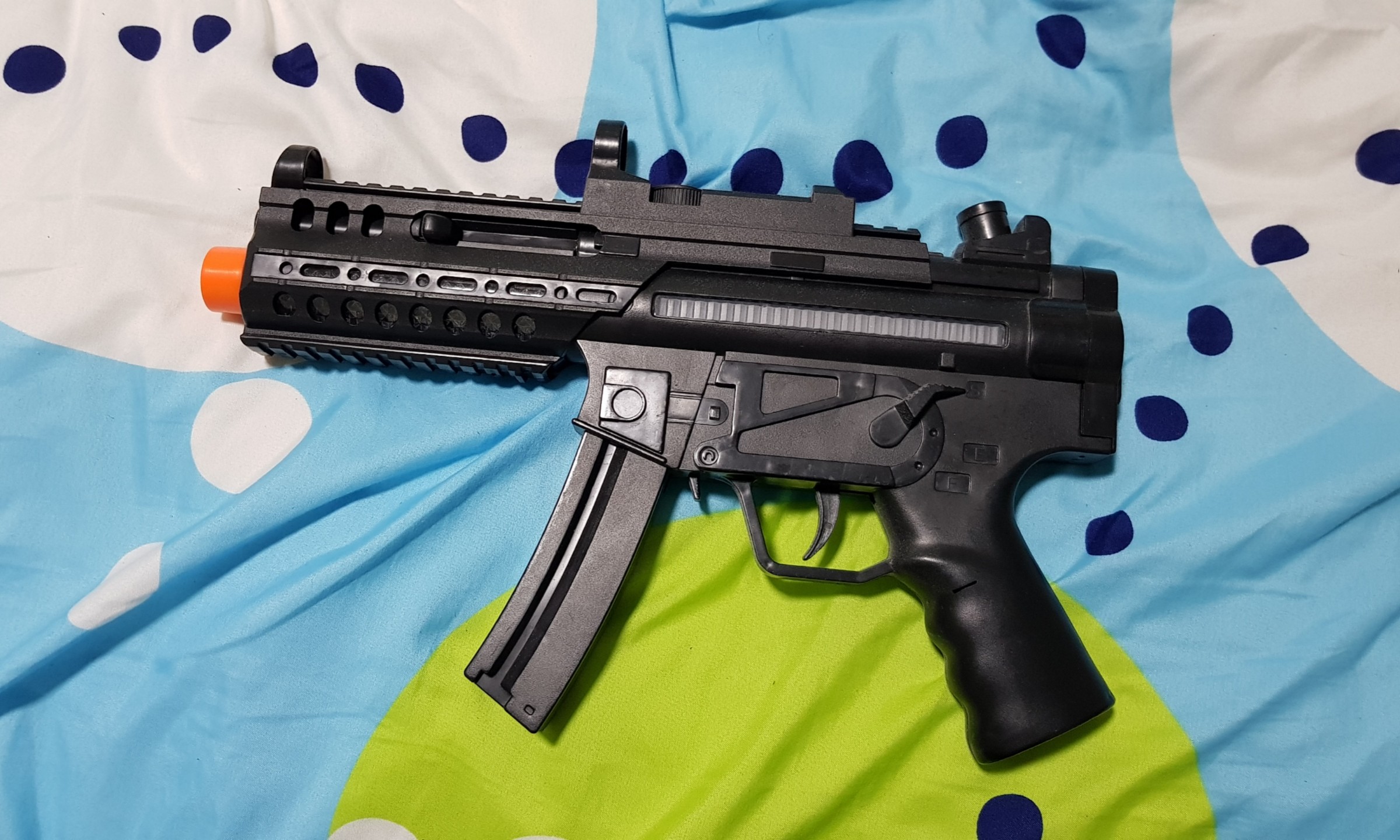 Short electronic toy sound machine gun. 33cm., Hobbies & Toys, Toys ...