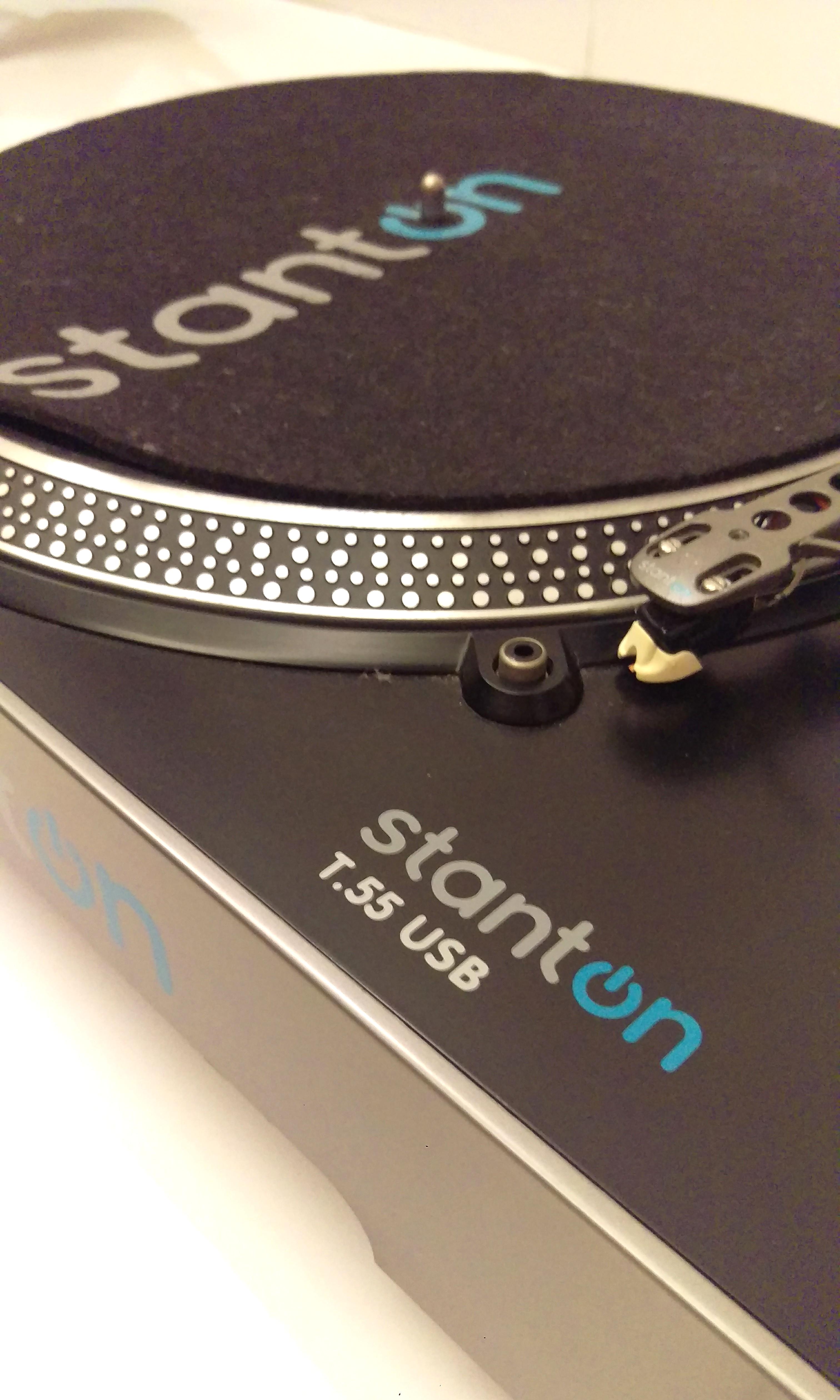 STANTON T55 USB Turntable, Audio, Other Audio Equipment on Carousell