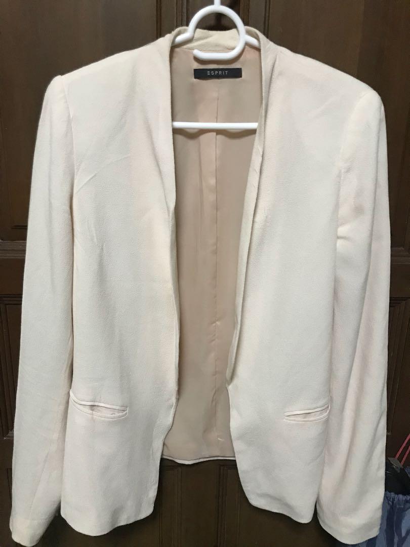 Cream Blazer, Women's Fashion, Coats, Jackets and Outerwear on Carousell