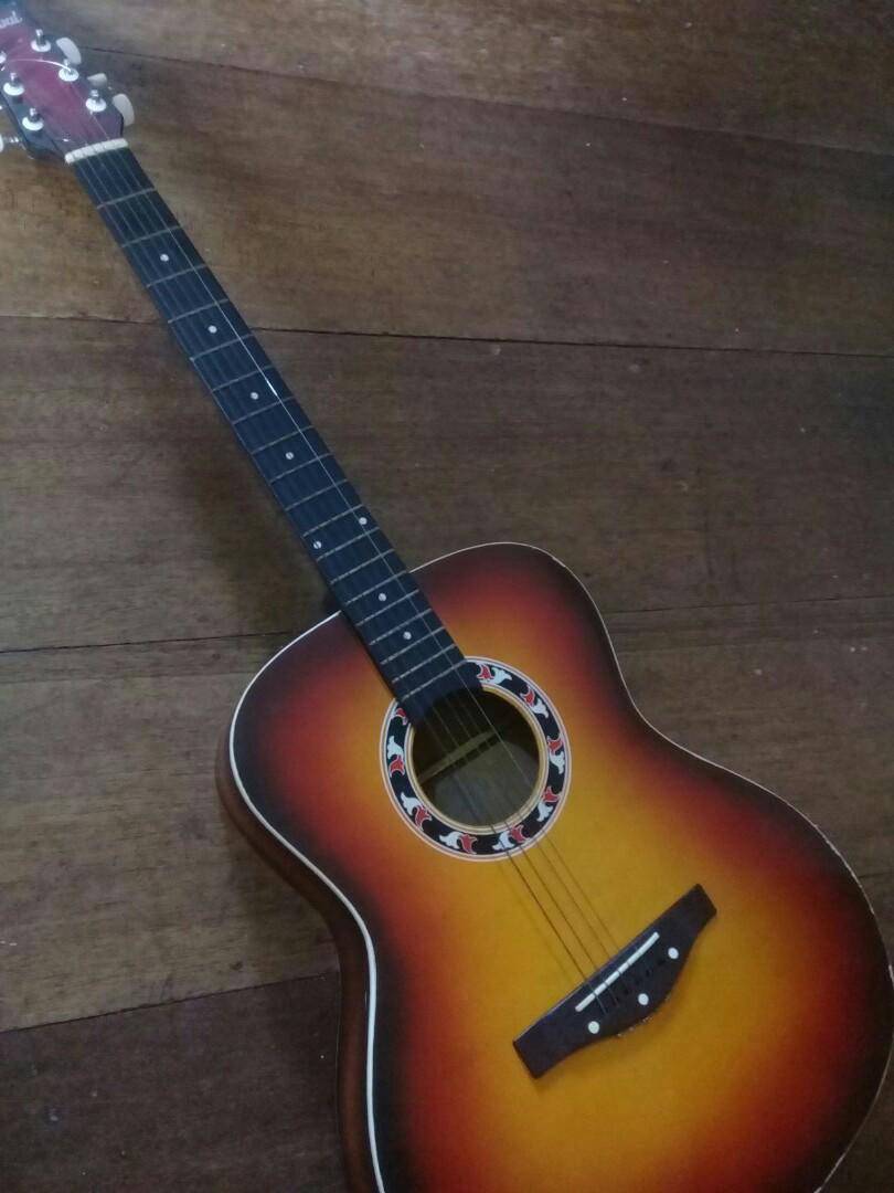 Global Acoustic Guitar with Case, Hobbies & Toys, Music & Media, CDs ...