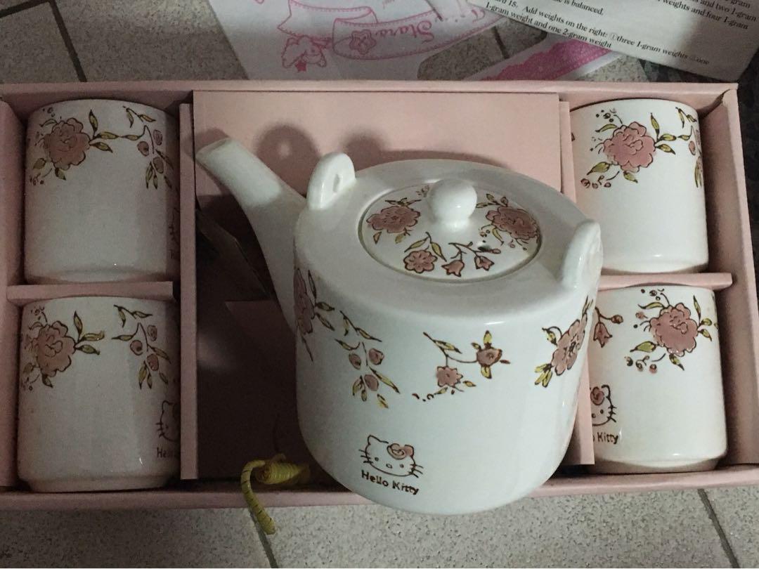 Hello Kitty Tea Set, Furniture & Home Living, Kitchenware & Tableware ...