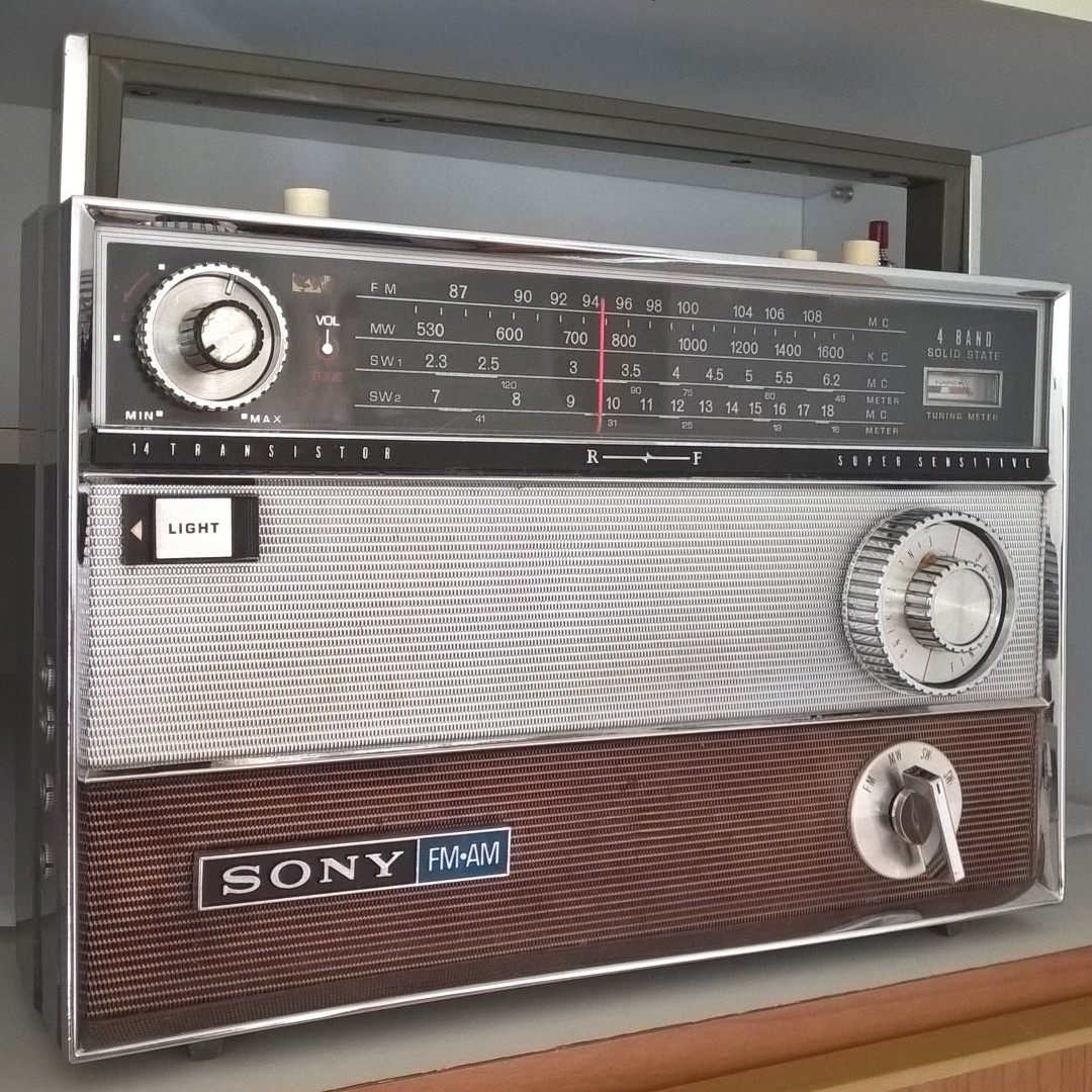 Vintage Sony TFM-1000WB FM/MW/SW1/SW2 Transistor Radio, Hobbies & Toys, Memorabilia ...