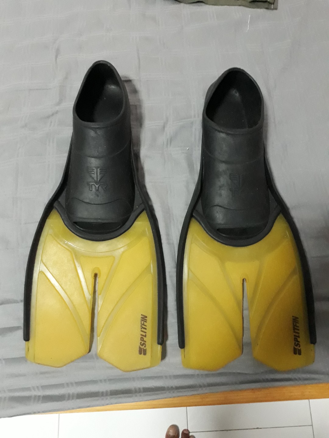 Flippers tyr split fins, Sports Equipment, Sports & Games, Water Sports ...