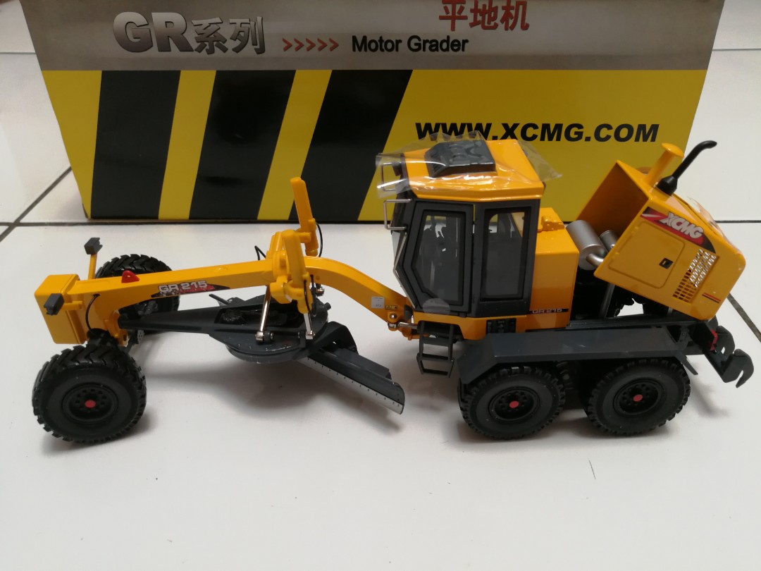 Motor Grader 1:35, Hobbies & Toys, Toys & Games on Carousell