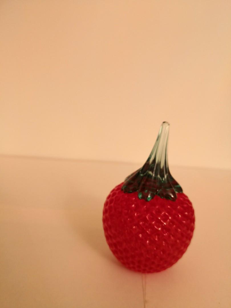 Kosta Boda Frutteria Strawberry - Designer Gunnel Sahlin, 興趣及遊戲, 收藏品及 ...