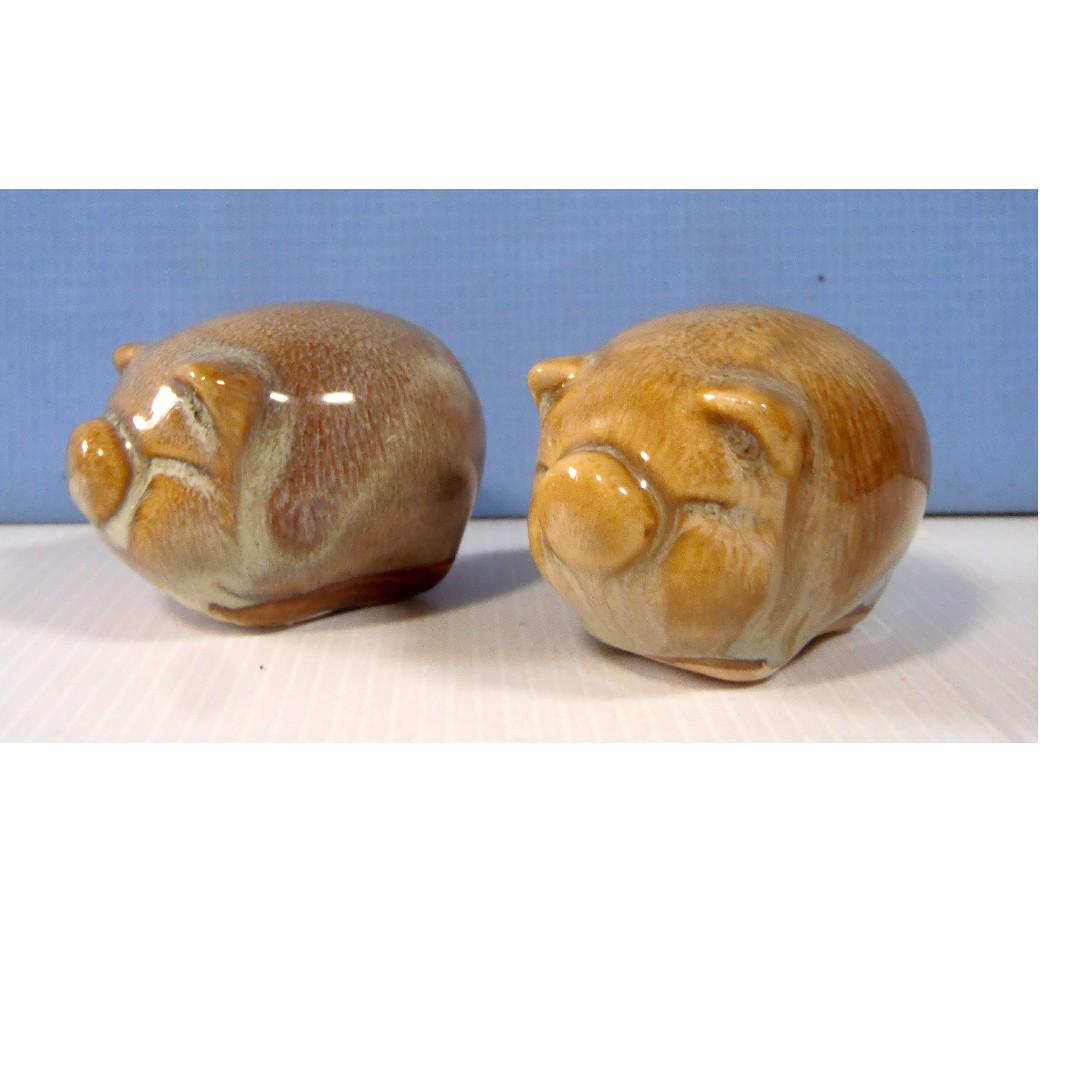 Vintage ceramic pigs one pair wood stand new 1980s, Furniture & Home ...