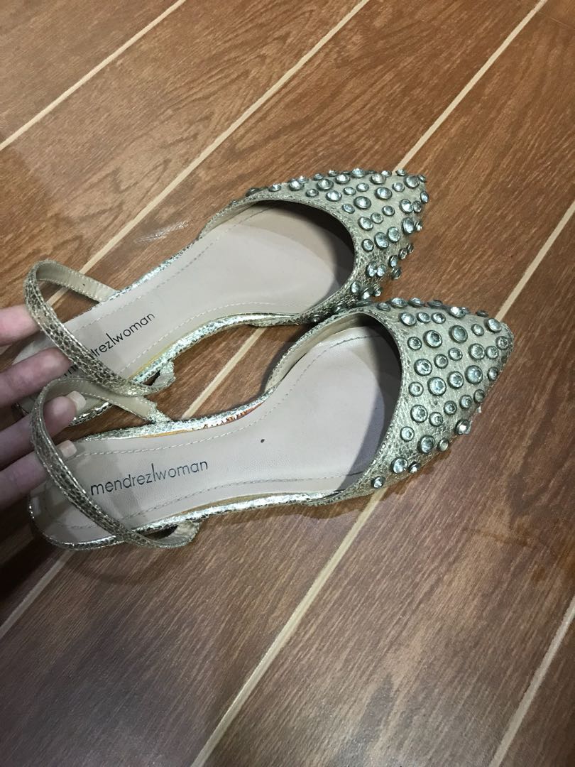 Mendrez sandals, Women's Fashion, Footwear, Flats & Sandals on Carousell