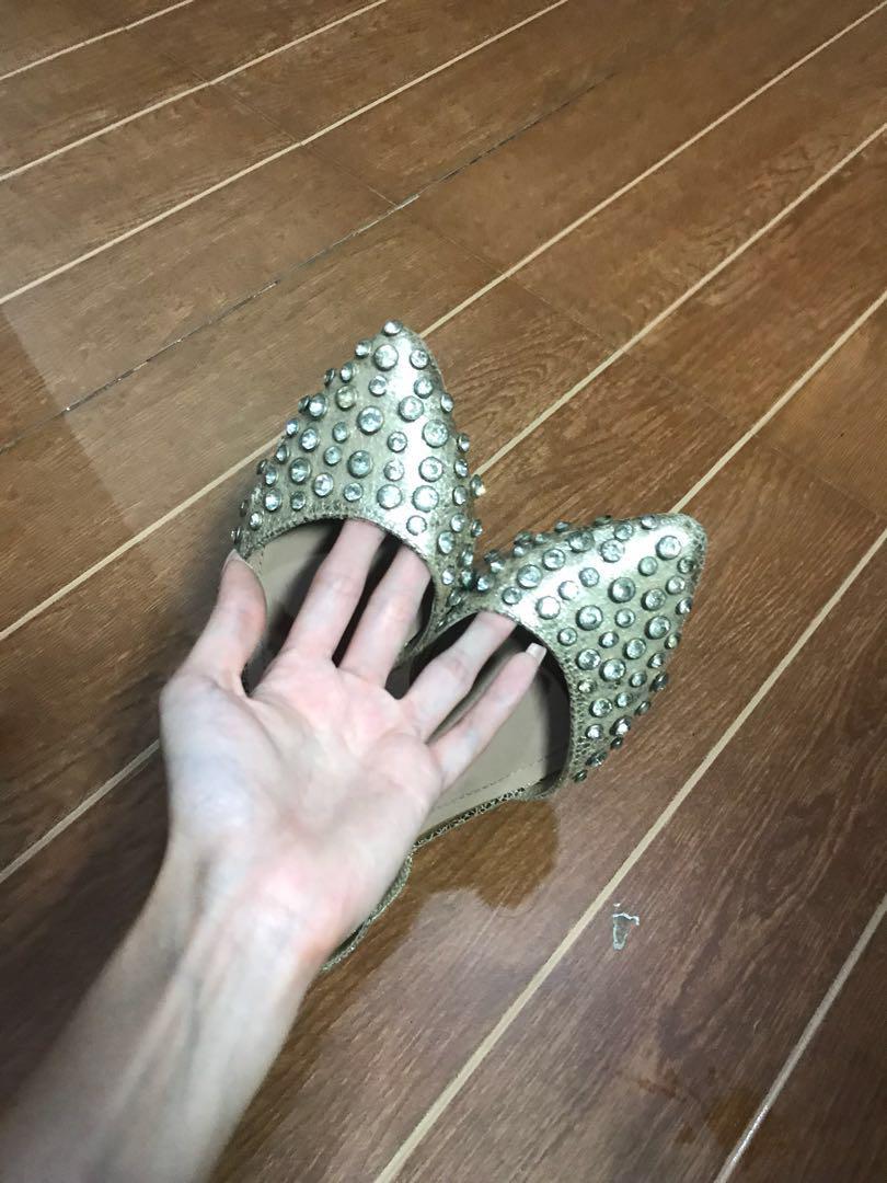Mendrez sandals, Women's Fashion, Footwear, Flats & Sandals on Carousell