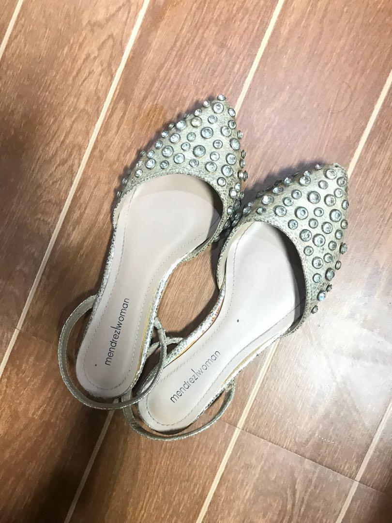 Mendrez sandals, Women's Fashion, Footwear, Flats & Sandals on Carousell