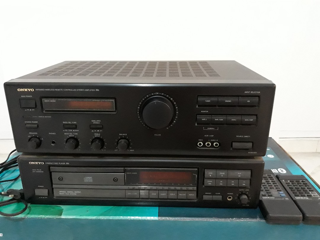 Onkyo amplifier and onkyo CD player, Audio, Soundbars, Speakers ...
