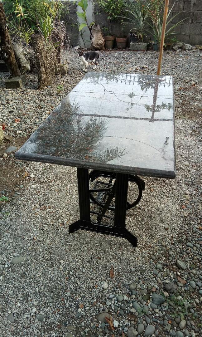 Singer Frame Table, Hobbies & Toys, Memorabilia & Collectibles ...