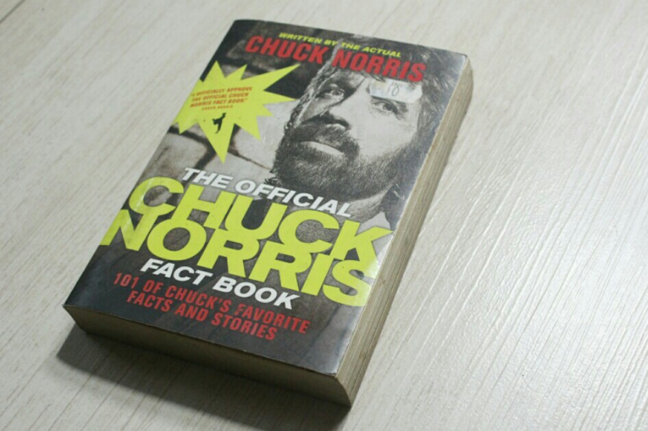 The Official Chuck Norris Fact Book: 101 of Chuck's Favorite Facts and ...
