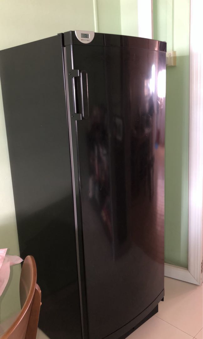 Vintec wine fridge, TV & Home Appliances, Kitchen Appliances ...