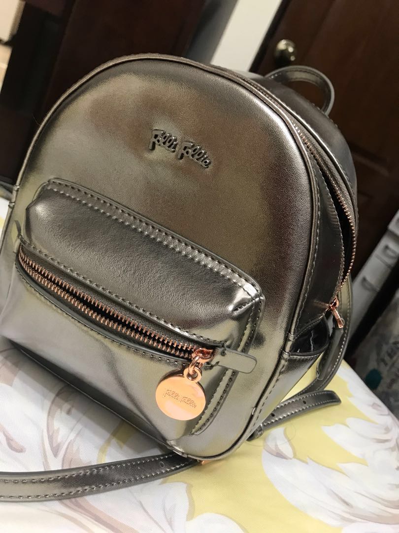 foeei foeeie 小包包 後背包 銀色LV類似款, 名牌精品, 精品包與皮夾在旋轉拍賣