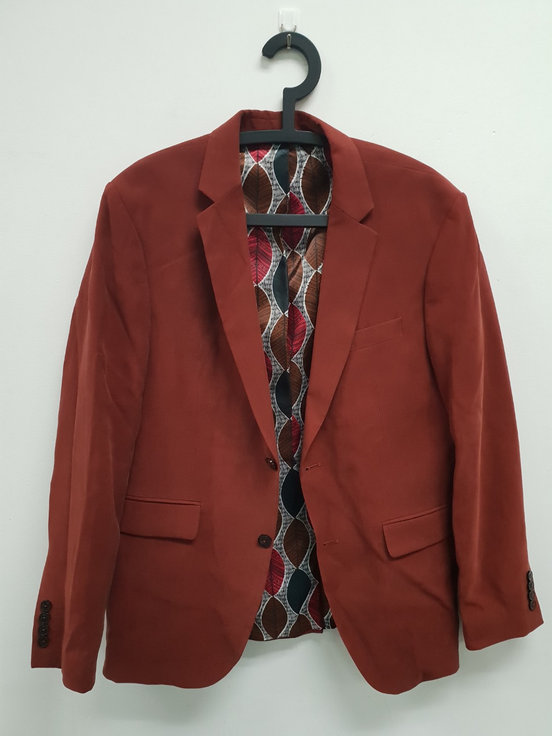 Maroon Blazer, Women's Fashion, Coats, Jackets and Outerwear on Carousell