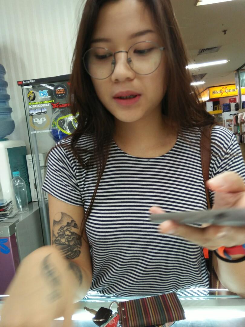 Danilla Riyadi, Telepon Seluler & Tablet di Carousell