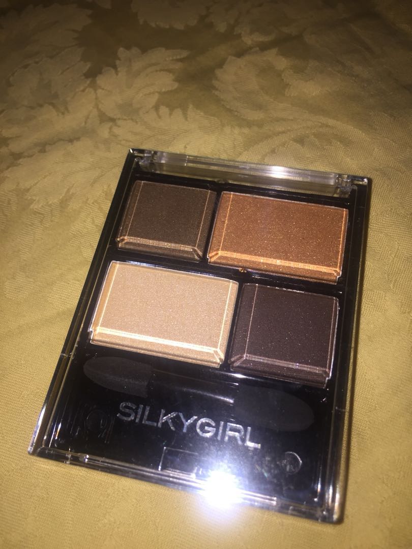 Silkygirl Blockbuster Color palette, Kesehatan & Kecantikan, Rias Wajah ...
